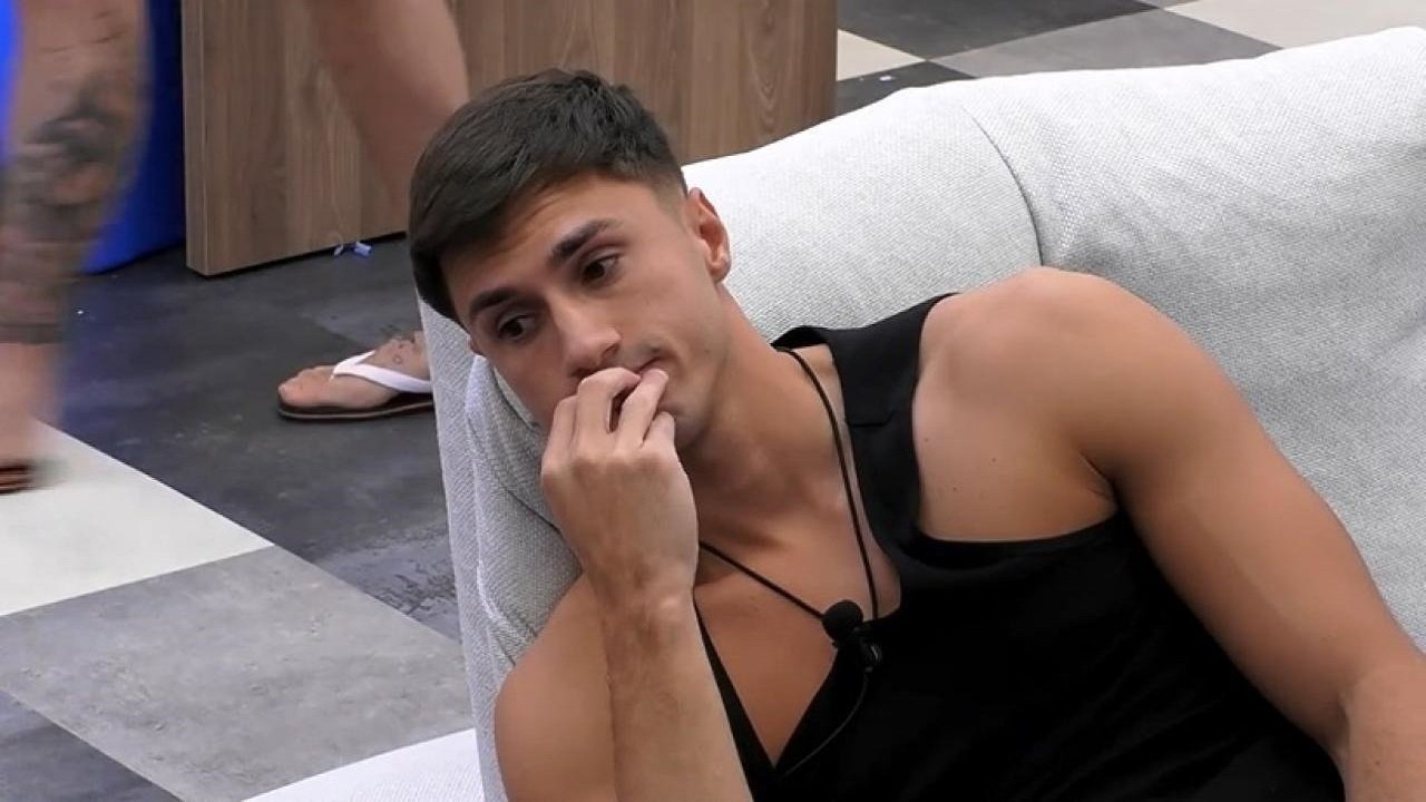 Grande Fratello Mirko Svela Cosa Prova Per Greta